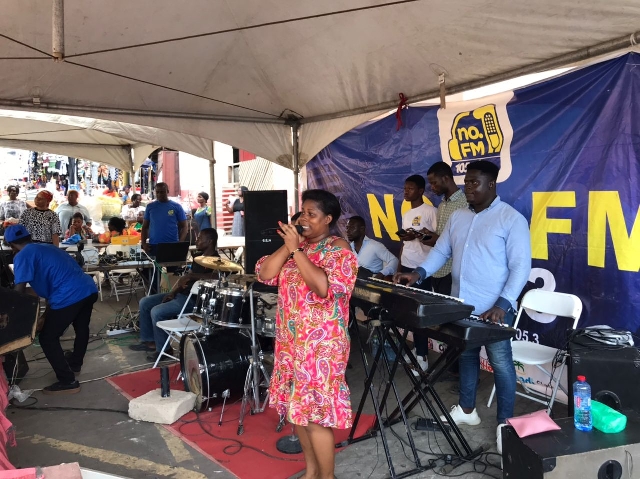 CMG's N0.1FM sets Makola agog with singing and dancing as thousands of ...