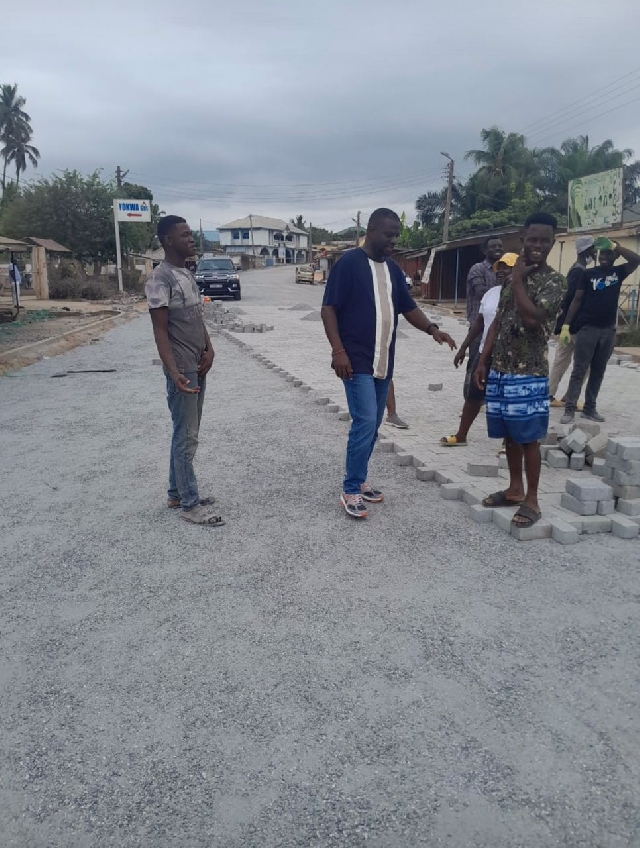 E/R: MP inspects 9 ongoing road projects at Nsawam | Politics