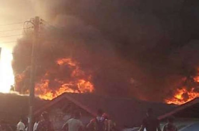 Fire destroys parts of Makola market | General News