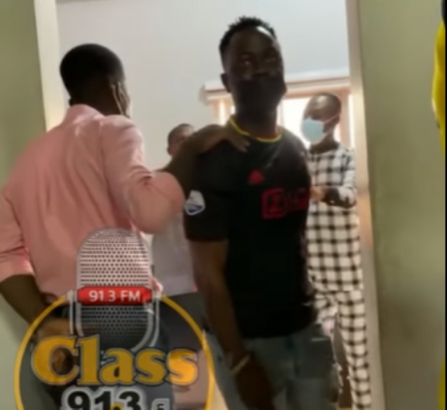 20 heavily-armed policemen storm Accra FM to arrest female newscaster ...