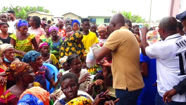 W/R: Tobinco gives Christmas goodies to 2,000 residents at Tarkwa ...